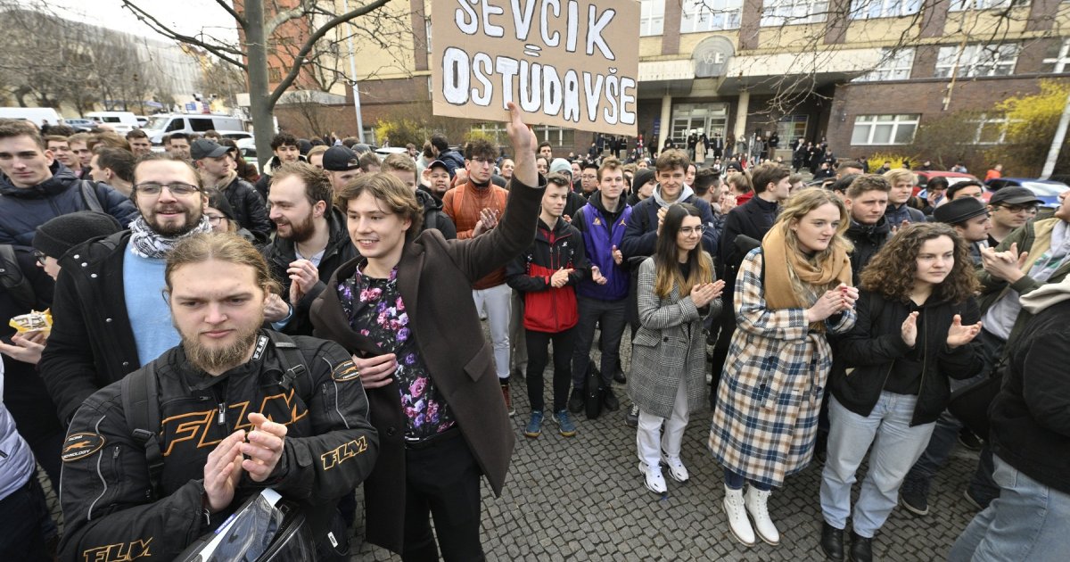 Studentská demonstrace proti Ševčíkovi | Newstream