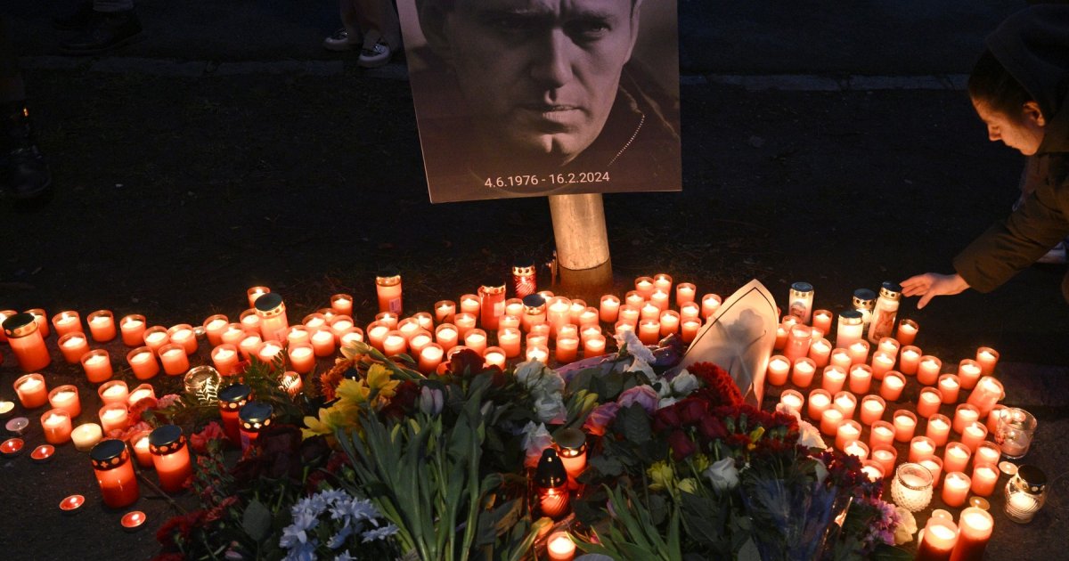 Martínek: Sto let vraždění v Rusku. Teď má pohřeb Navalnyj | Newstream