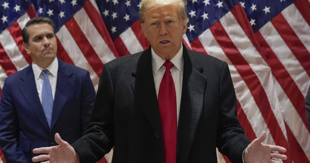 Trump začal prodávat bible | Newstream