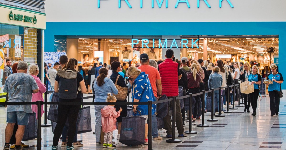 Levné oblečení táhne. Primark má krásné zisky | Newstream